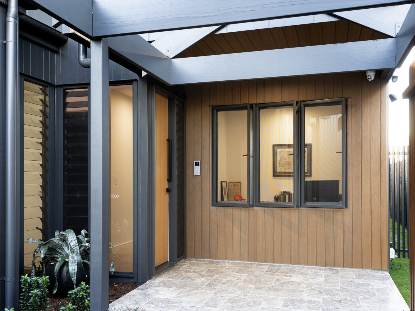 What are the Best Alternatives to Crimsafe? - Security Screens & Doors ...
